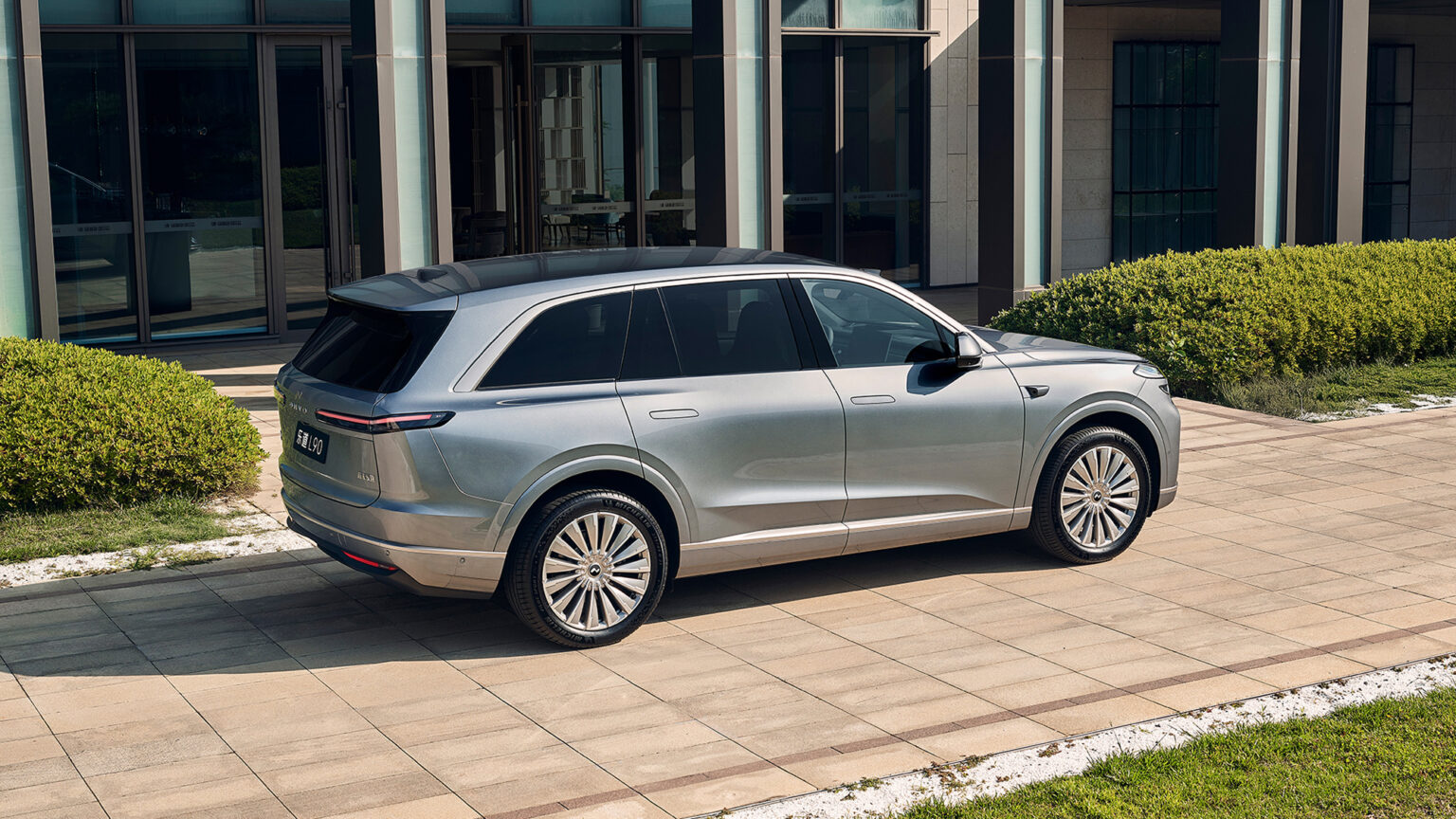 Onvo L90 large SUV started presales in China for 27,000 USD with BaaS