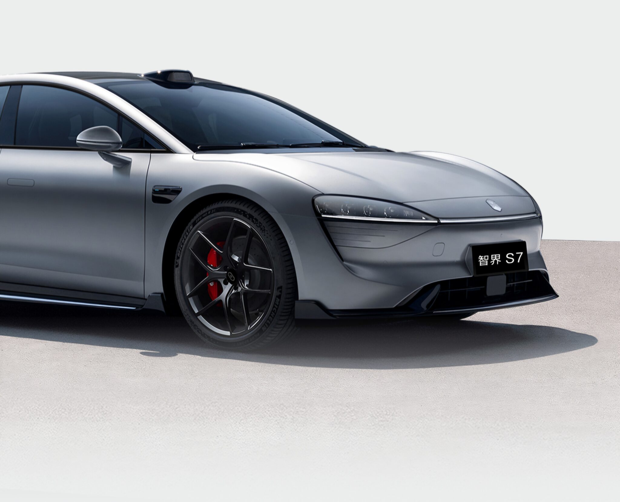 Updated Luxeed R7 and S7 with Huawei ADS 4.0 pre-sale starts at 35,900 USD