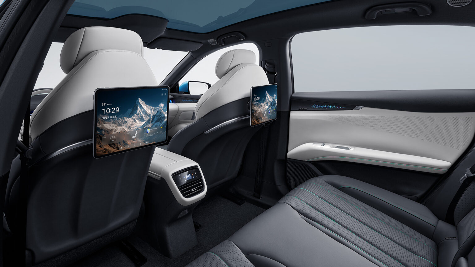 2026 Deepal L07 launched at 20,300 USD, becoming the most affordable model with Huawei's ADAS