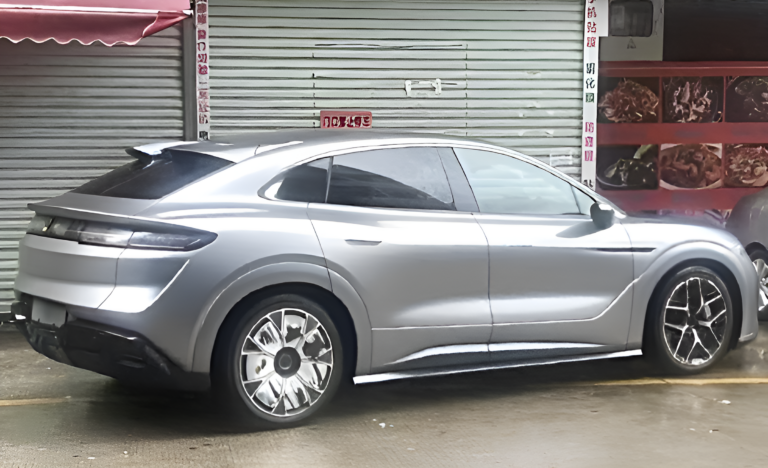 BYD Yangwang U7 GT spied, shooting brake revealed