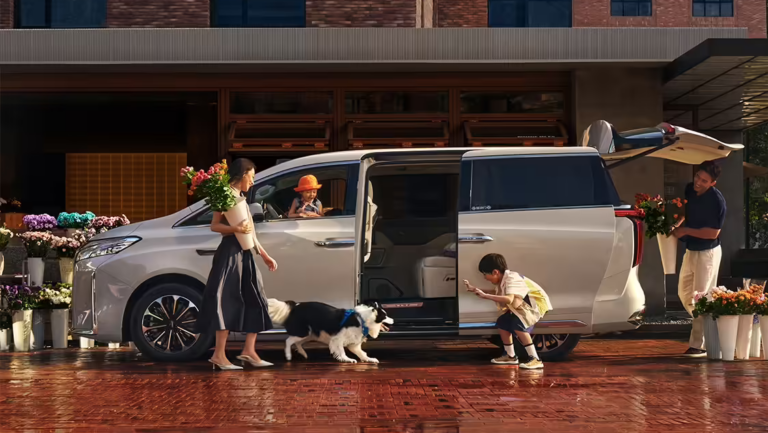 Great Wall Motor's Wey Gaoshan 7 PHEV minivan set for September 10 pre ...