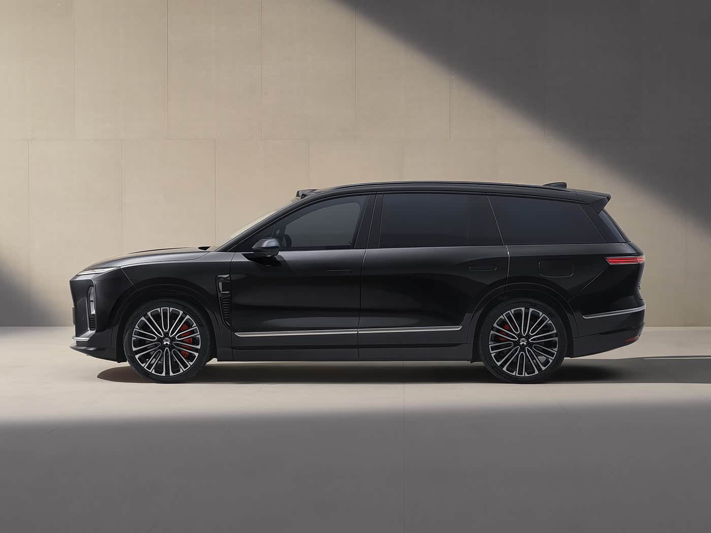 Nio's survival is the most important, CEO says, as ES8 released 14,100 ...