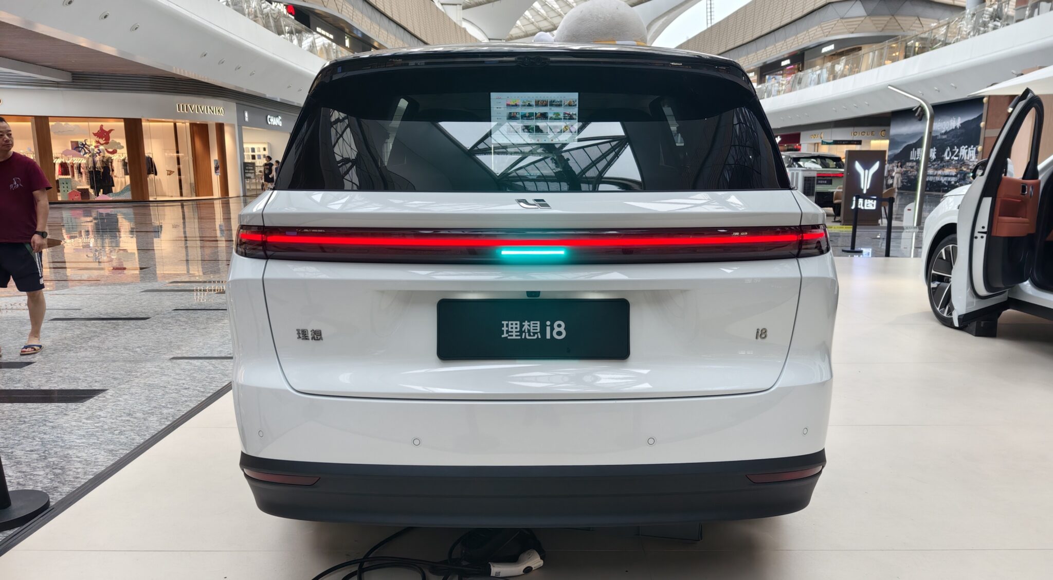 Sunday China Drive | Li Auto i8: three-row electric SUV with MPV-like design