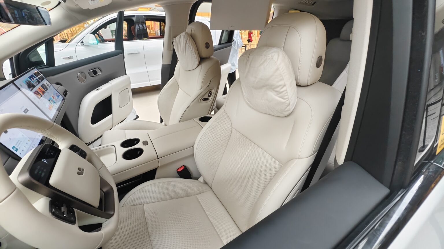 Sunday China Drive | Li Auto i8: three-row electric SUV with MPV-like design