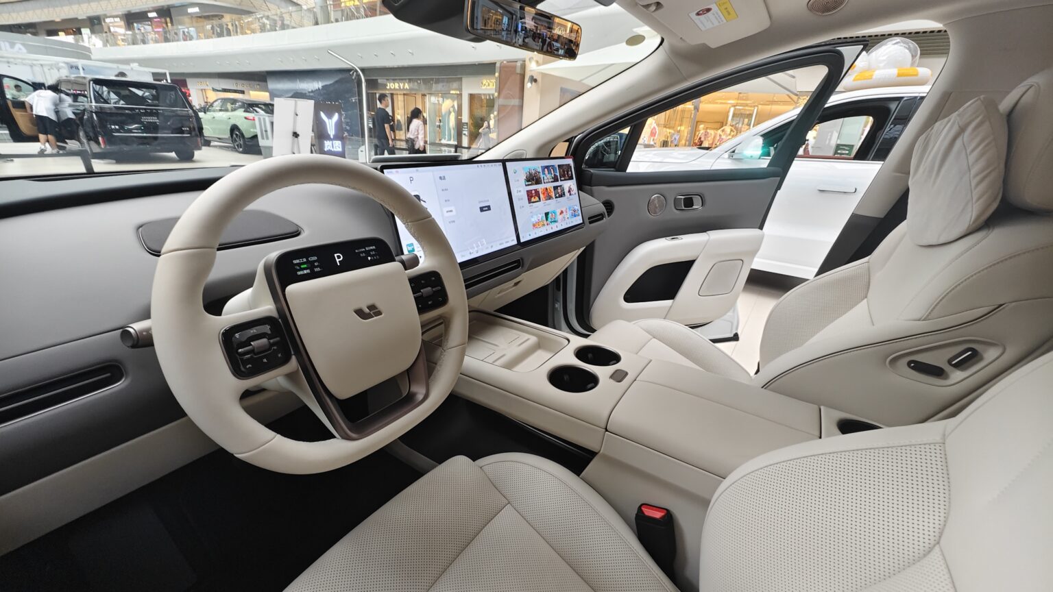 Sunday China Drive | Li Auto i8: three-row electric SUV with MPV-like design