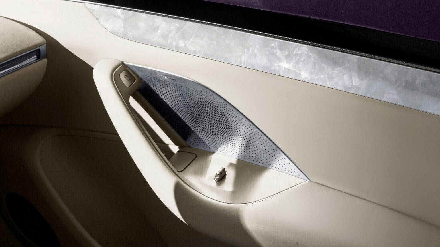 Updated Luxeed R7 SUV from Chery rolled off production line in China