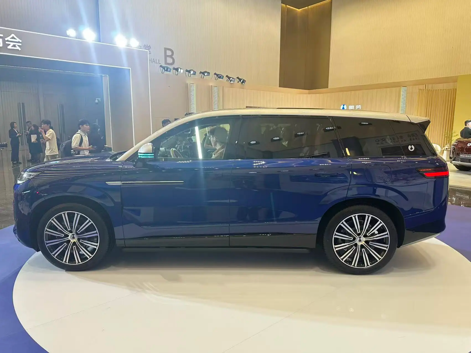 BYD's 5.26-metre 2026 Denza N9 plug-in hybrid SUV officially launched with starting price of ...