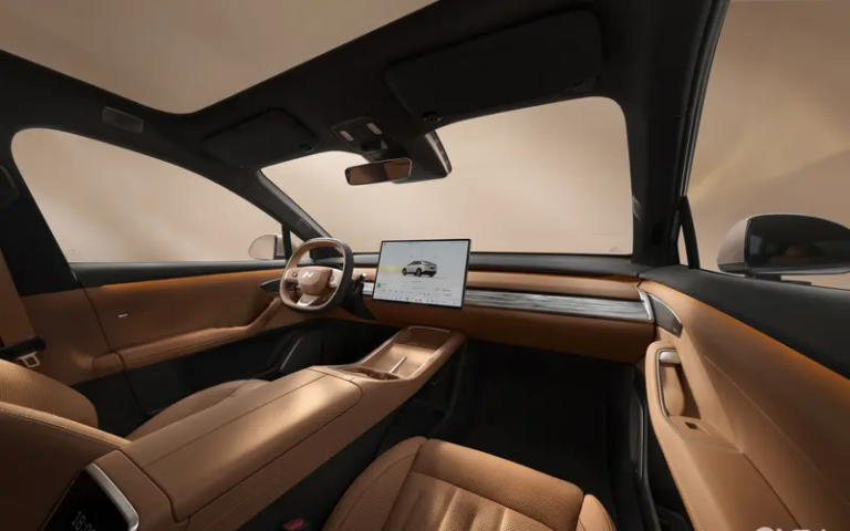 2025 Onvo L60 launches at 29,500 USD with BaaS option starting from 21,400 USD