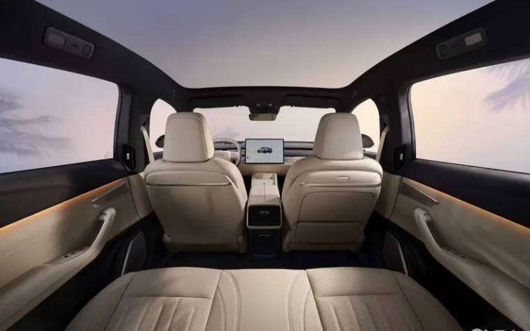 2025 Onvo L60 launches at 29,500 USD with BaaS option starting from 21,400 USD