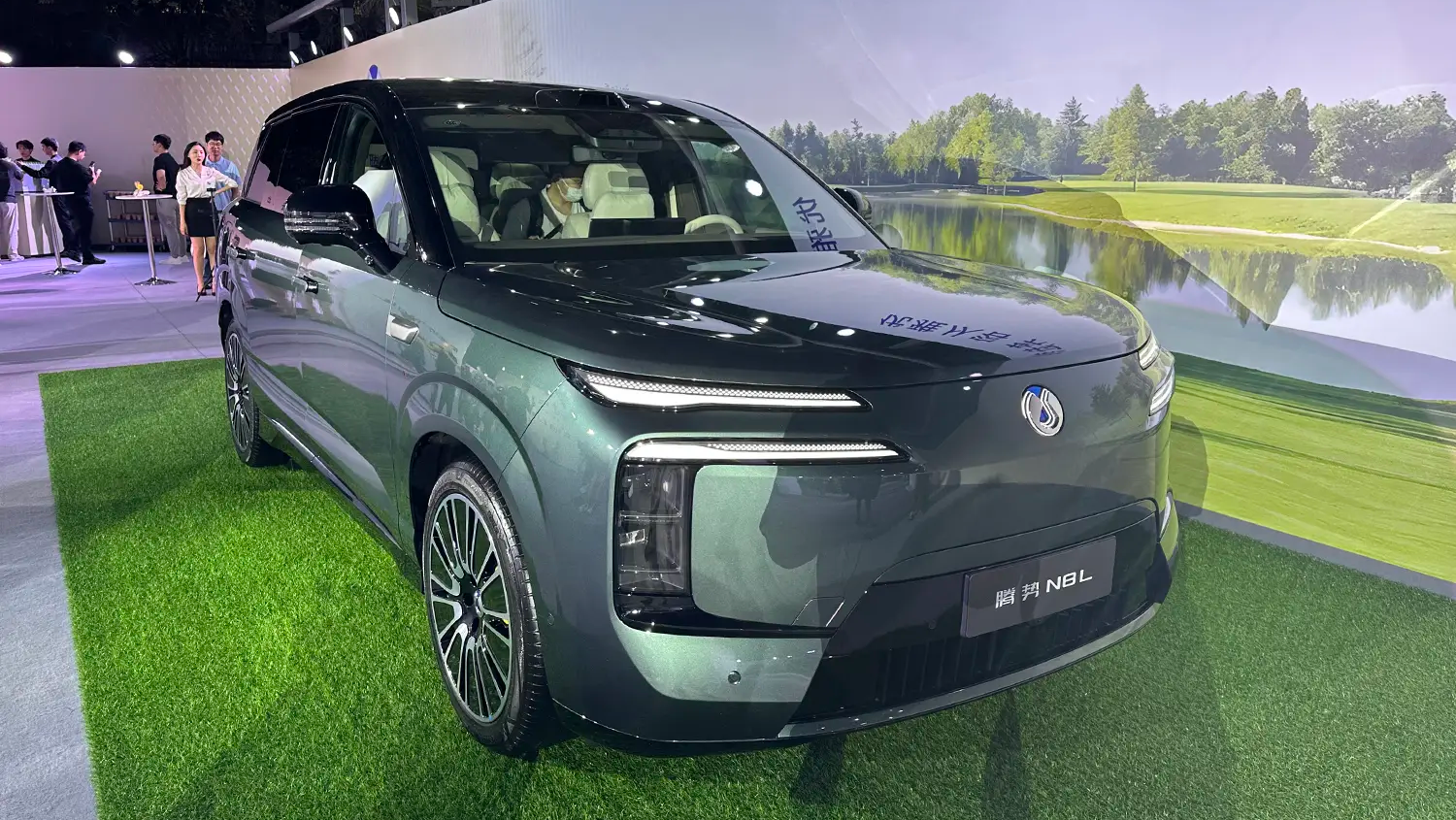 BYD's Denza N8L with 762 hp opens pre-sales, starting from 44,500 USD