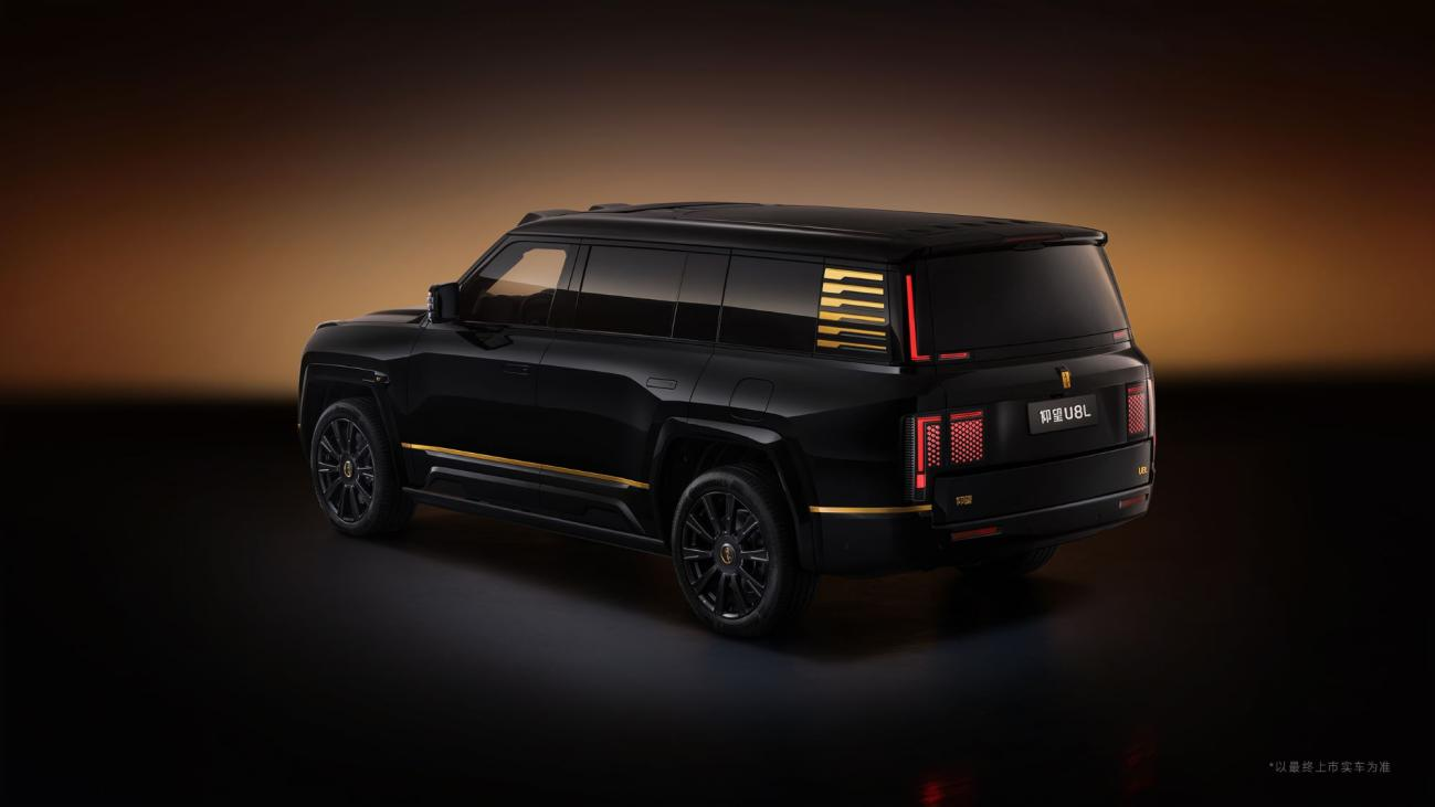BYD's luxury SUV Yangwang U8L, priced at 180k USD and weighing 3.6 tons ...