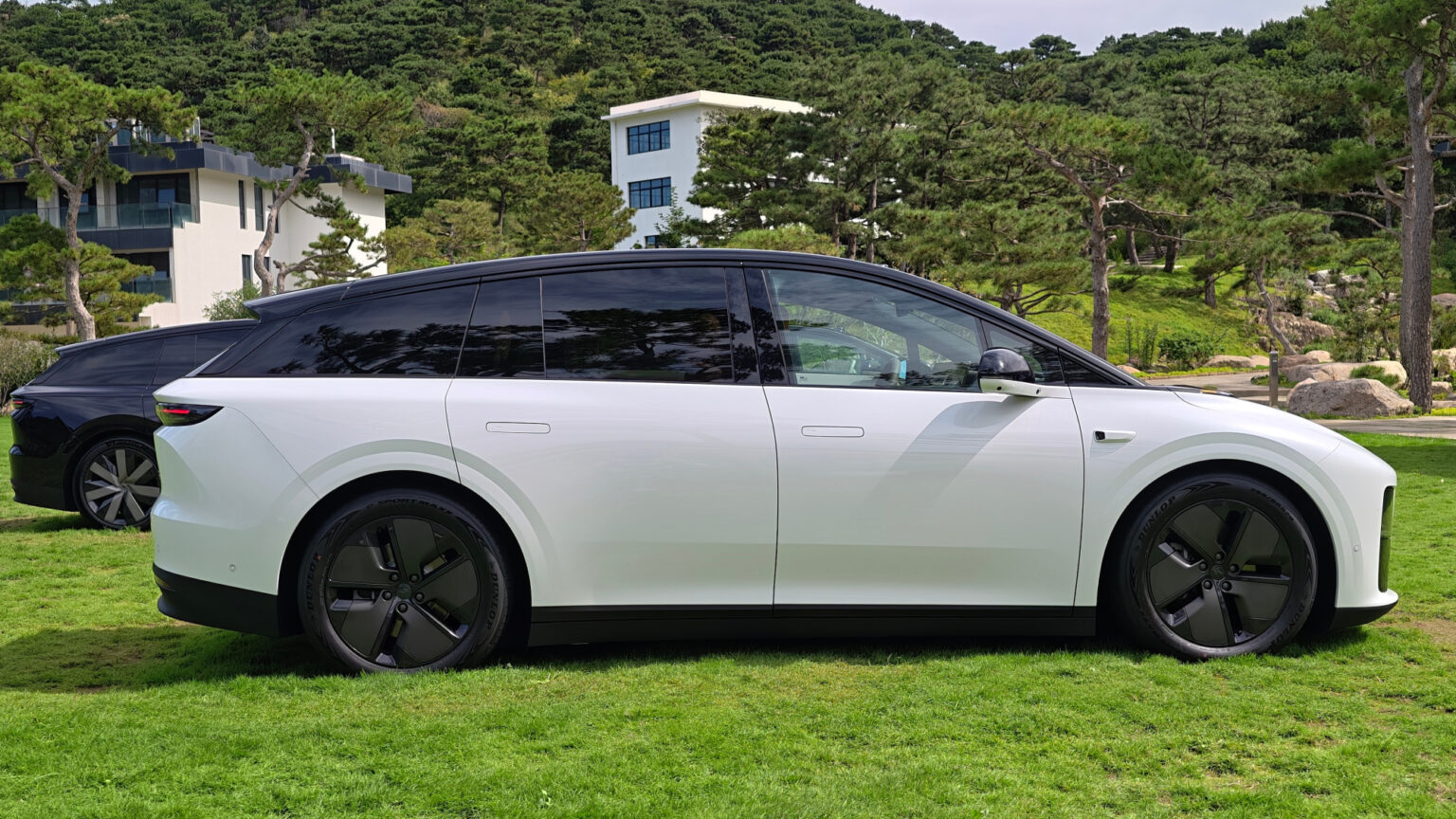 Li Auto i6 electric crossover launched in China for 35,010 USD