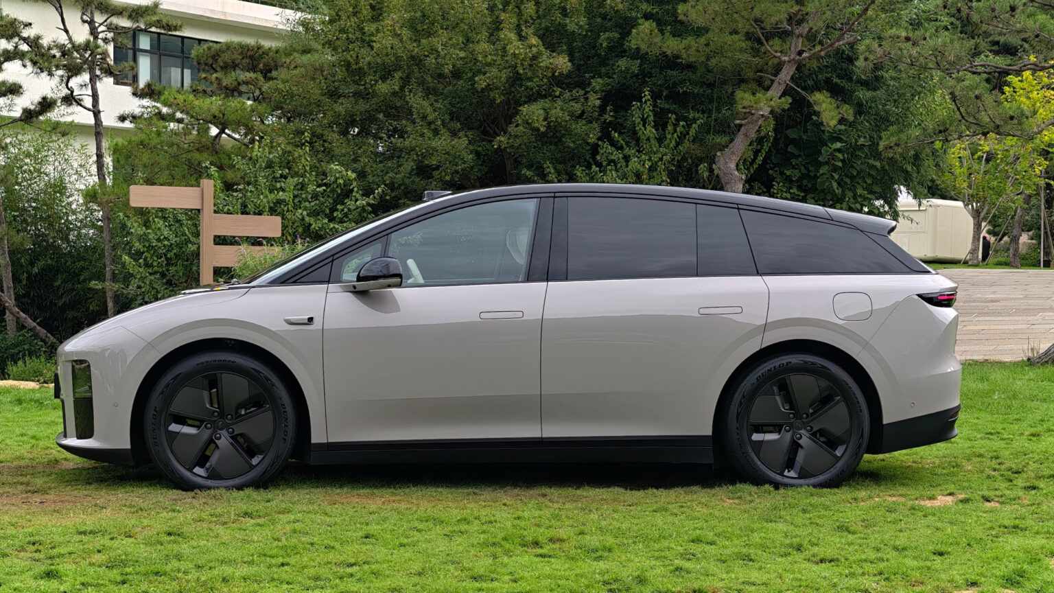 Li Auto i6 electric crossover launched in China for 35,010 USD