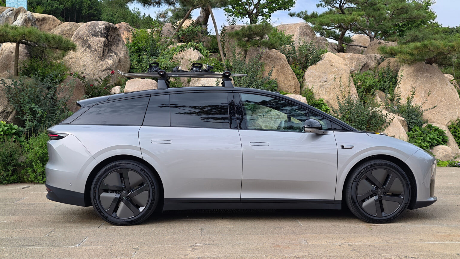 Li Auto i6 electric crossover launched in China for 35,010 USD