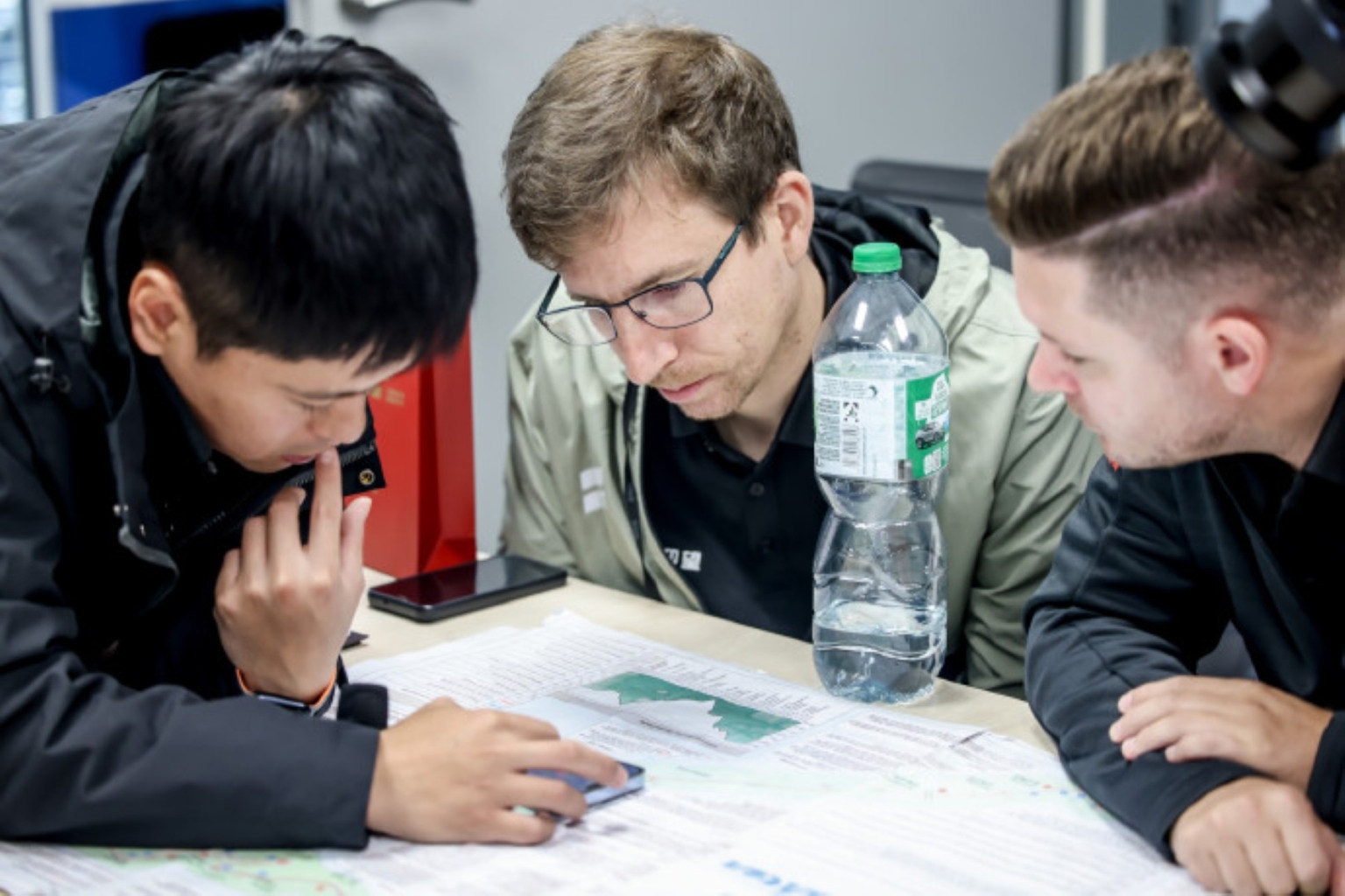 BYD Yangwang U 9 Xtreme がニュルブルクリング、最速の生産 EV と中国初のスーパーカーで正式に認証_Hawk Insight