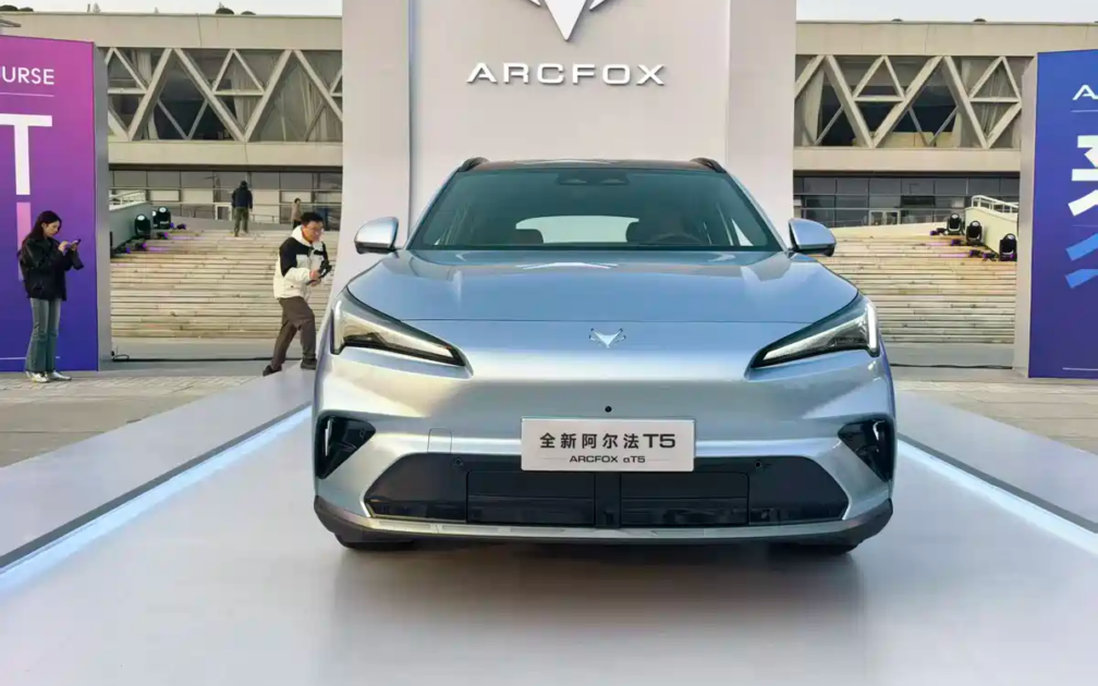 Arcfox unveils new Alpha T5: extended range models and in-house ADS introduced