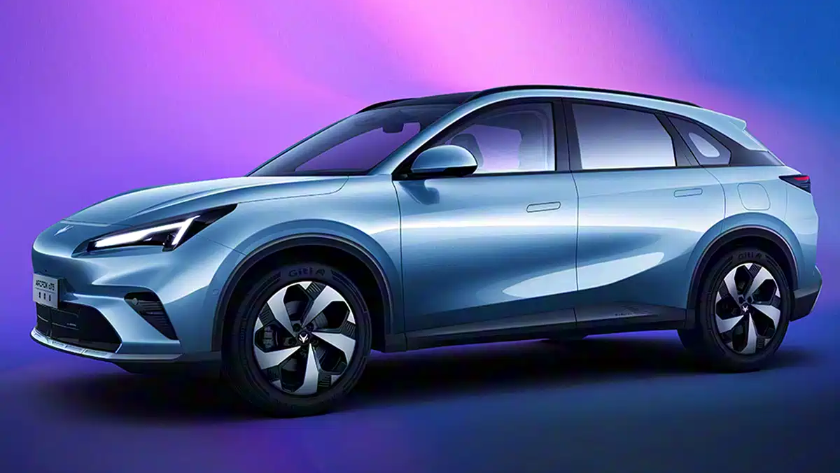 BAIC's Arcfox Alpha T5 starts pre-sale with EREV lineup, starting from 17,300 USD