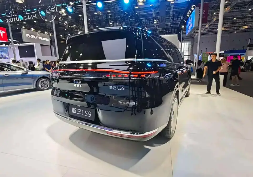 SAIC's IM Motors starts pre-sales for its LS9 EREV: new flagship SUV almost 5.3-meters long