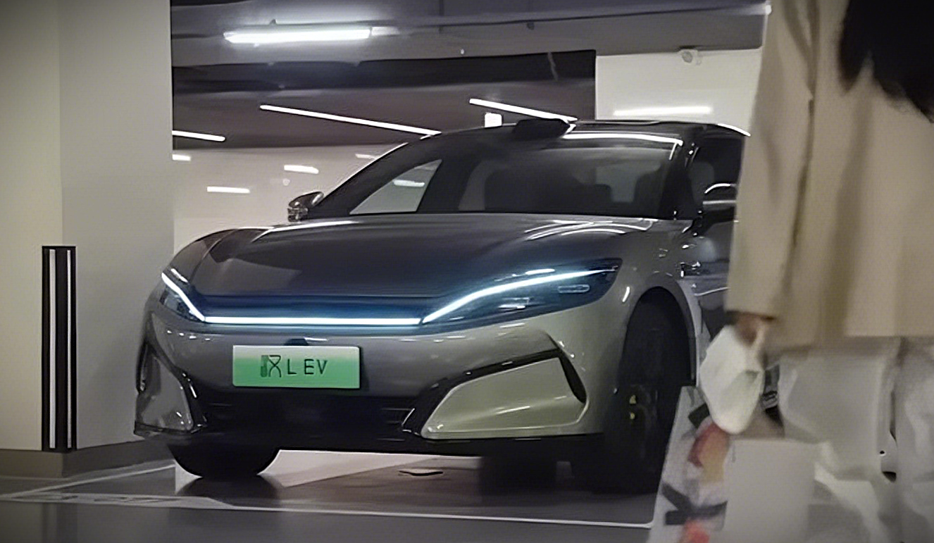 BYD Han L EV hits 701 km range, 2.7 s 0‑100 km/h from 27,400 USD