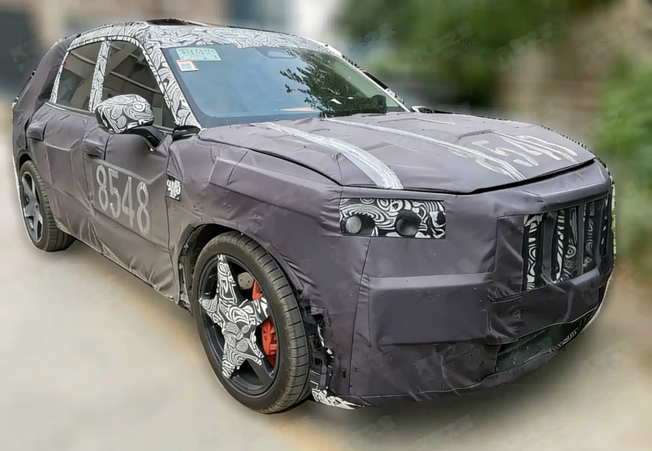 Zeekr 8X's cabin leaked, interior reveals three‑spoke steering wheel in large SUV